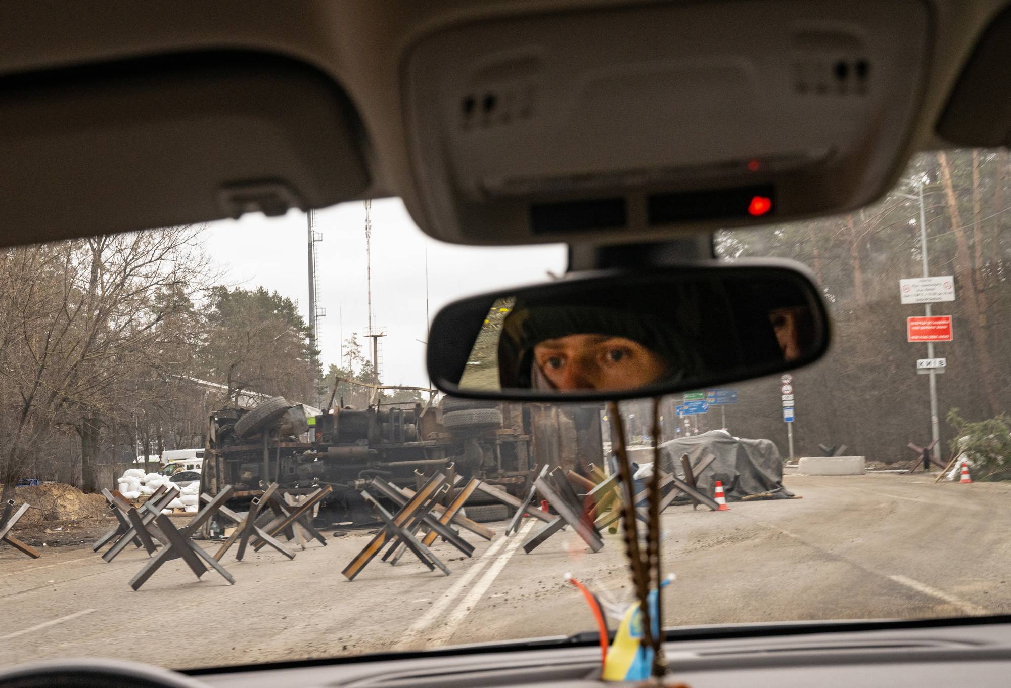 Ukrainian soldiers drive through checkpoints outside of Kyiv, Ukraine ...
